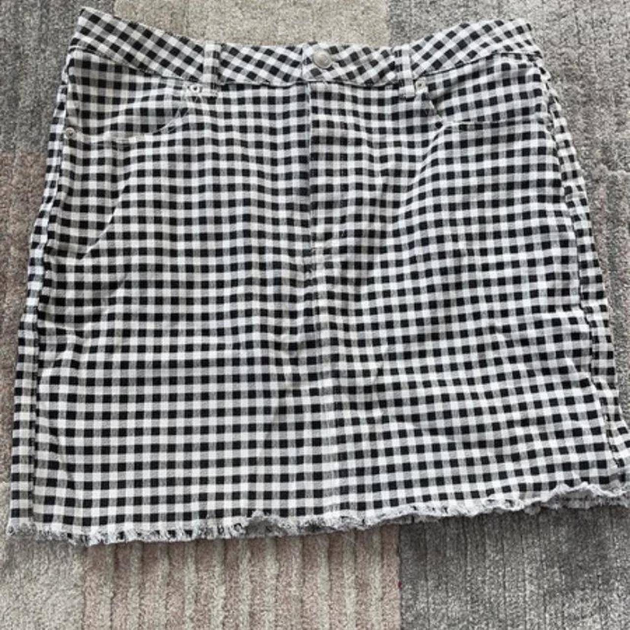 Forever 21 Women's White and Black Skirt | Depop