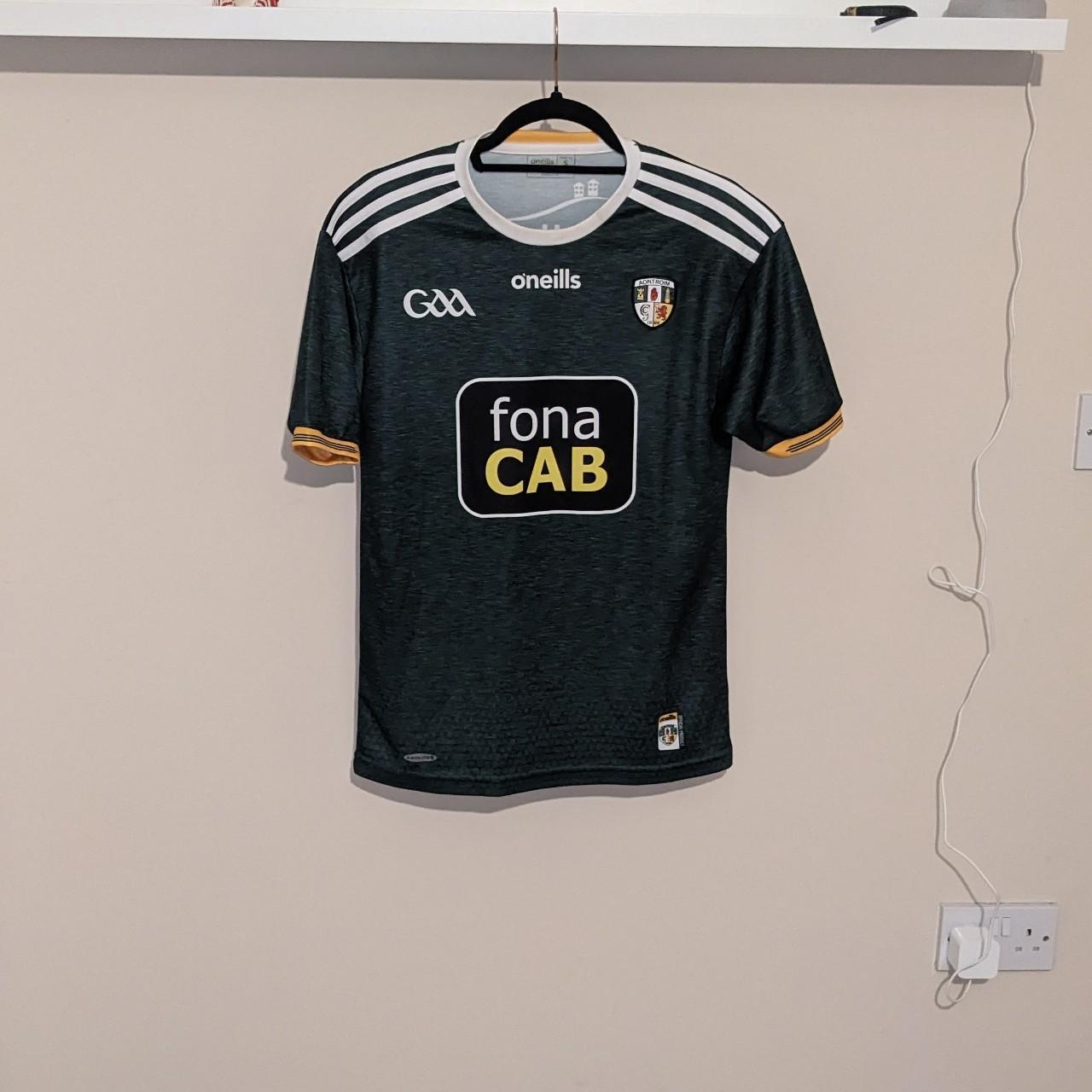 2021 ANTRIM GAA JERSEY SIZE SMALL (TIGHT... - Depop