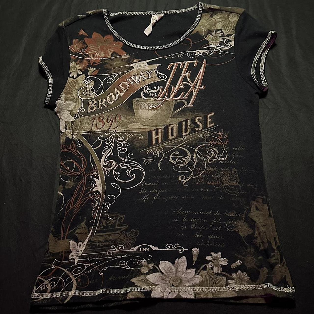 Early 2000s size s graphic fitted tee has... - Depop