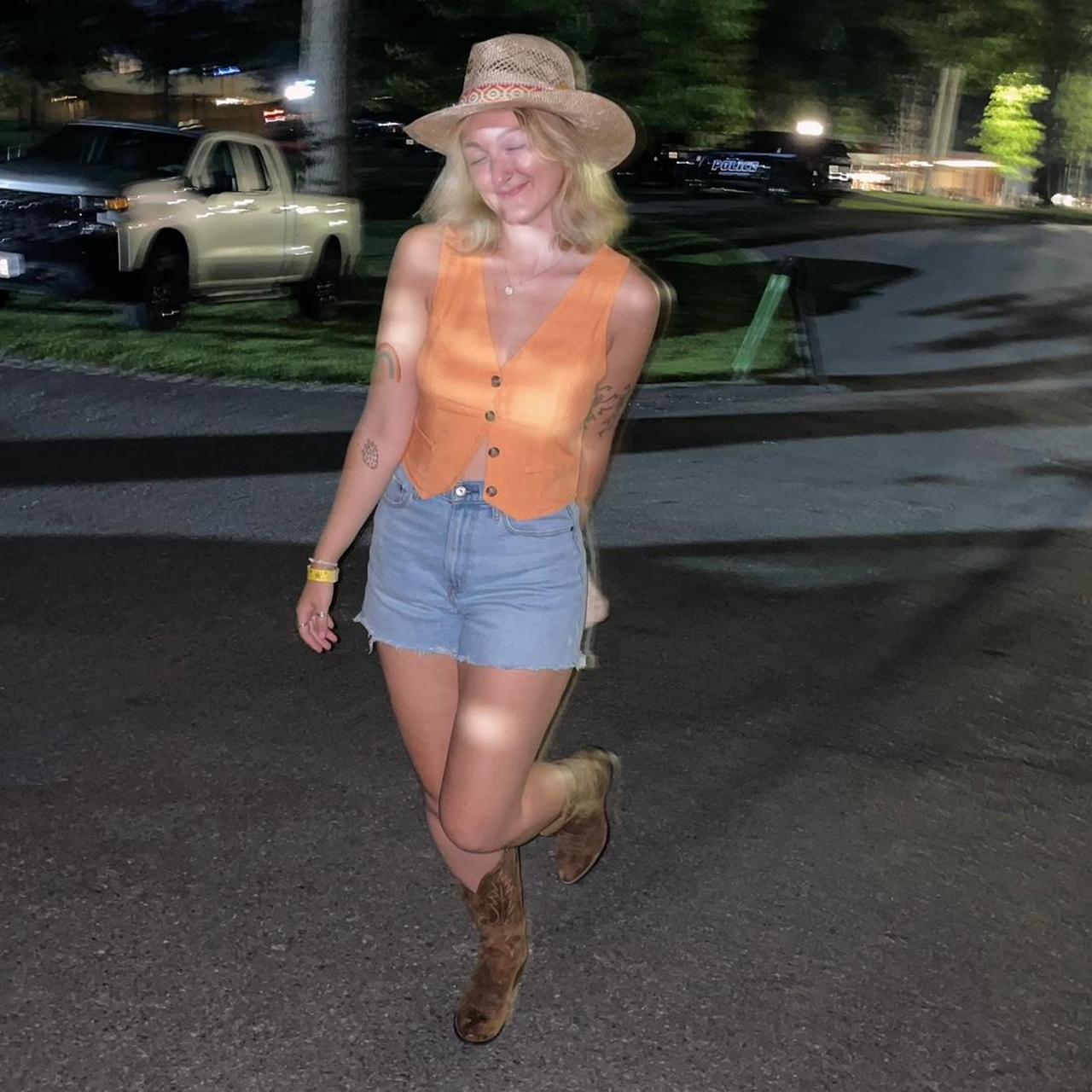 orange vest- divided h&m super cute size small - Depop