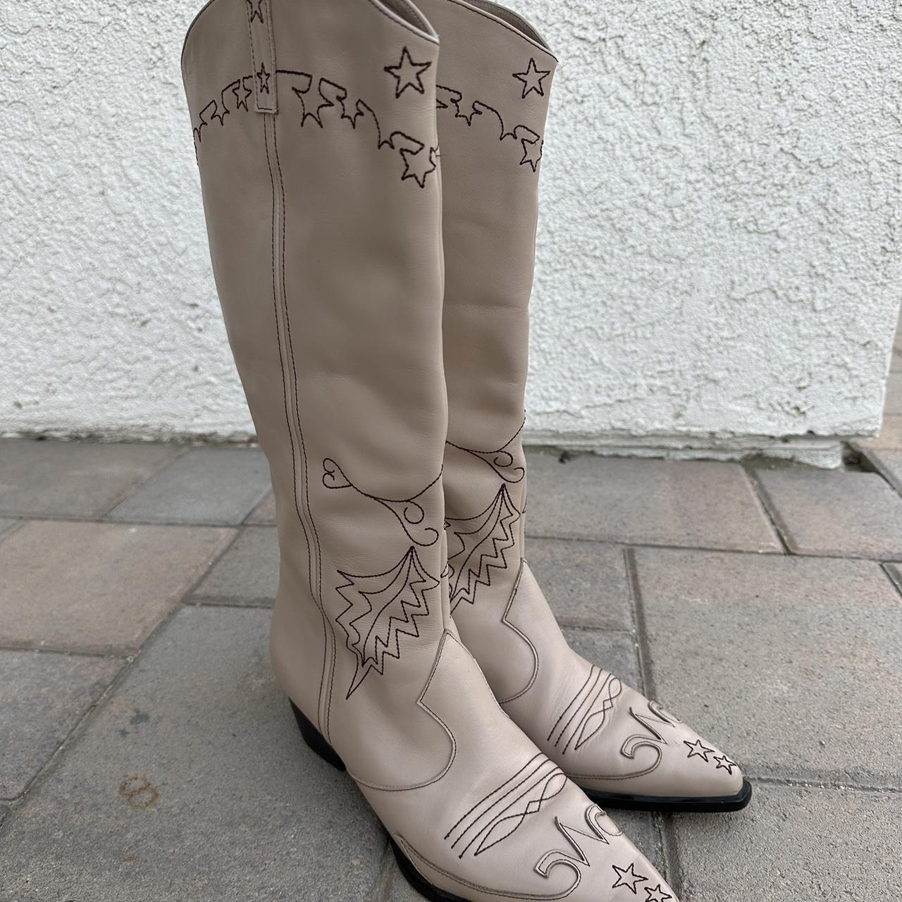 Revolve lasso long cowboy boots🤍 only worn a few... - Depop