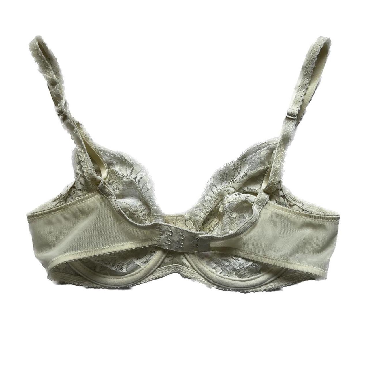 beautiful vintage lace underwire bra in cream/ivory... - Depop