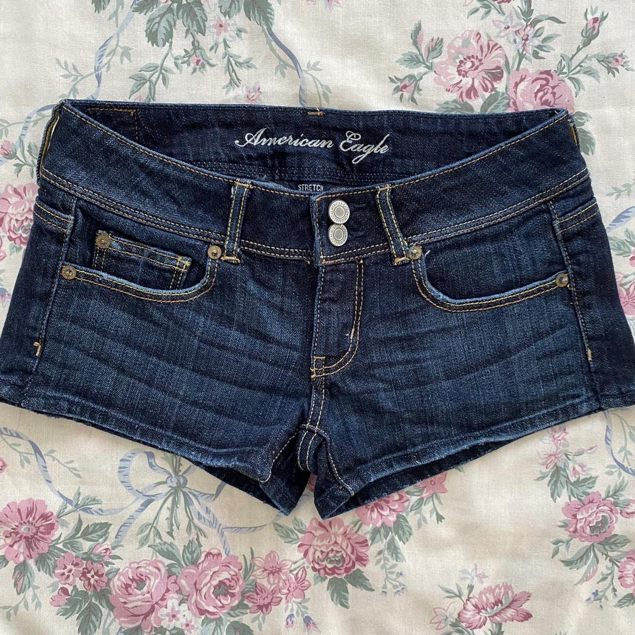2000s low rise denim mini shorts 🎀 in great... - Depop