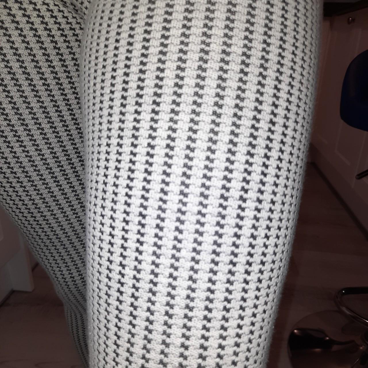 New Look leggings Dogtooth pattern. Size 8 - Depop