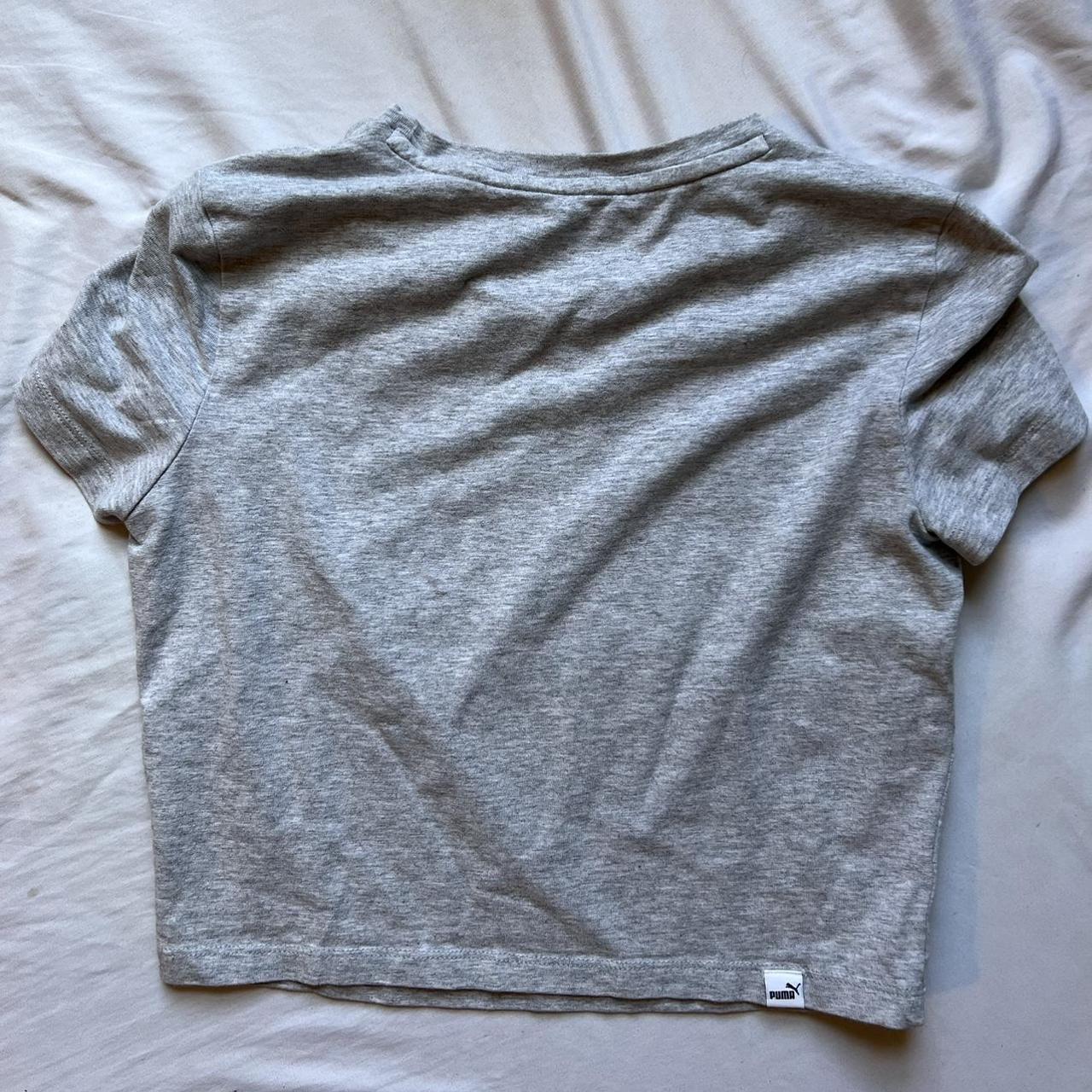 gray puma cropped tee Size: Small - Can fit medium... - Depop