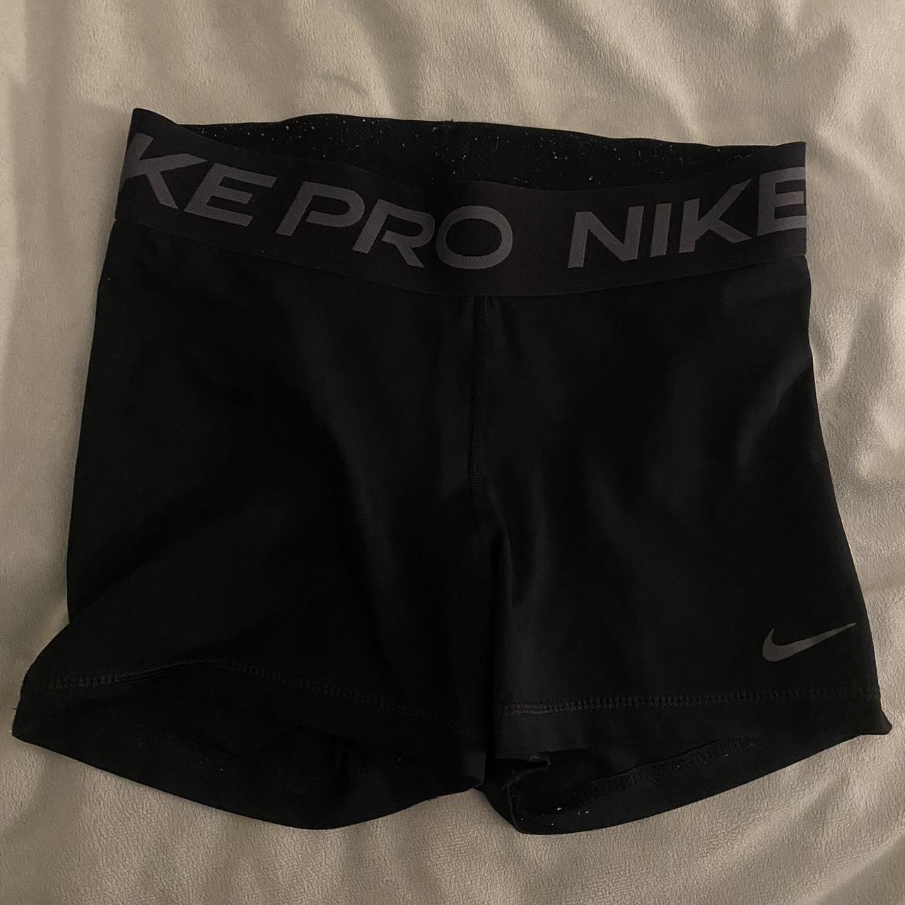 black nike pros size small - Depop
