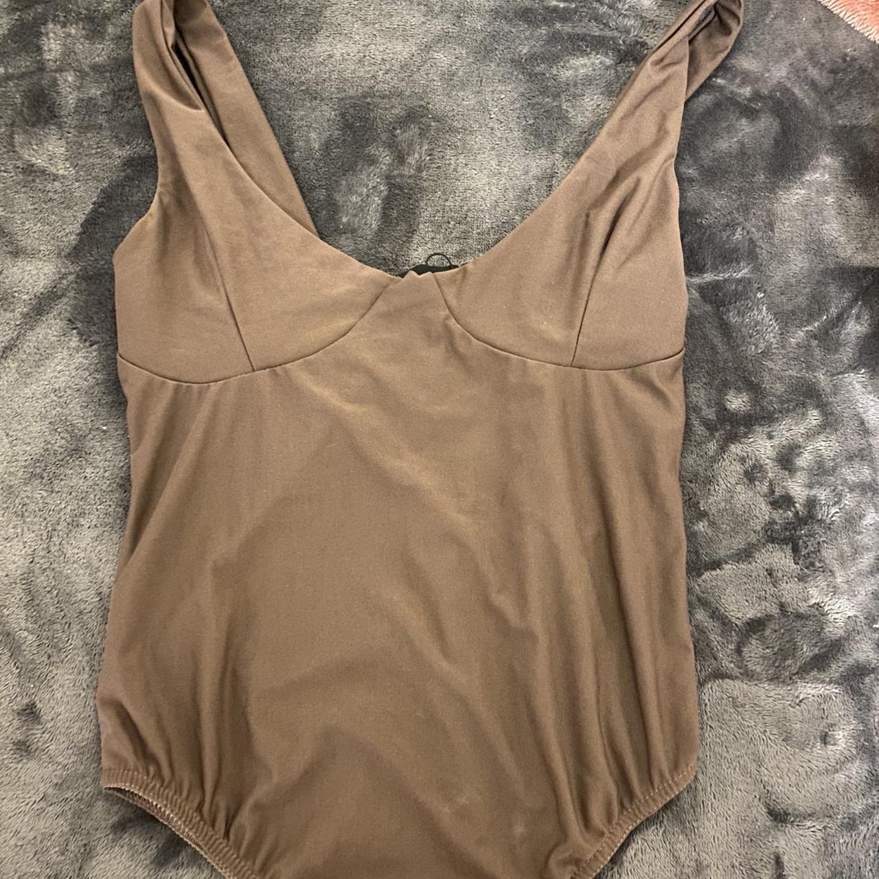 Pretty little thing basic body suit never used 🤎🤎🤍🤍 - Depop