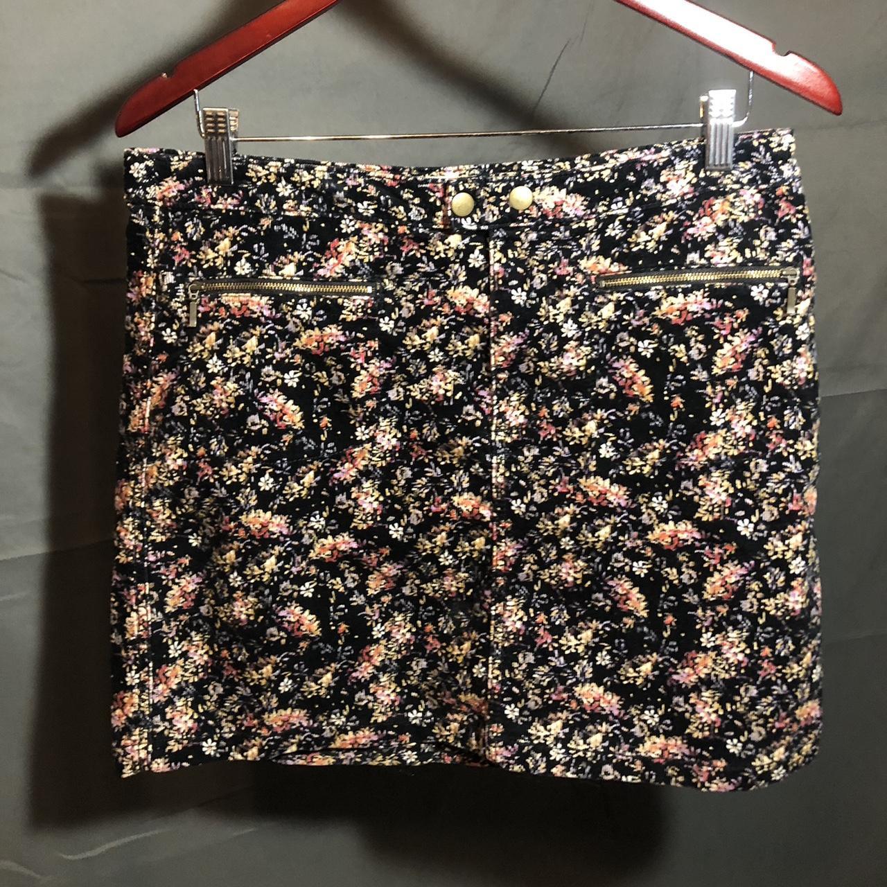 Mossimo/Target brand floral patterned skirt. Size... - Depop