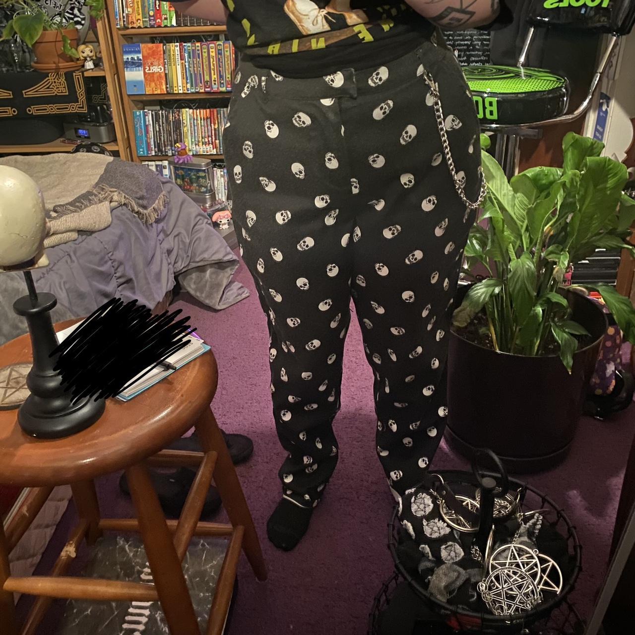 skull pants from hot topic button missing but it... - Depop