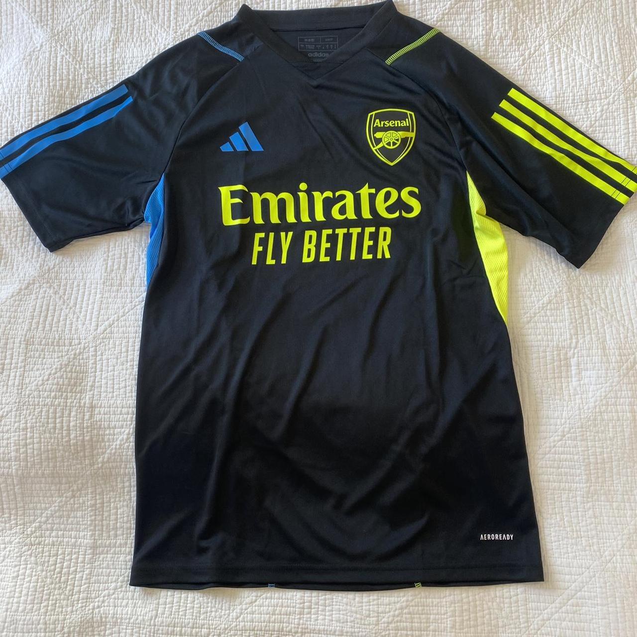 arsenal training kit 22/23 season men’s small only... - Depop