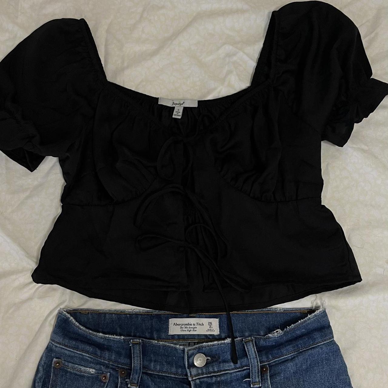 Super cute top size small! - Depop