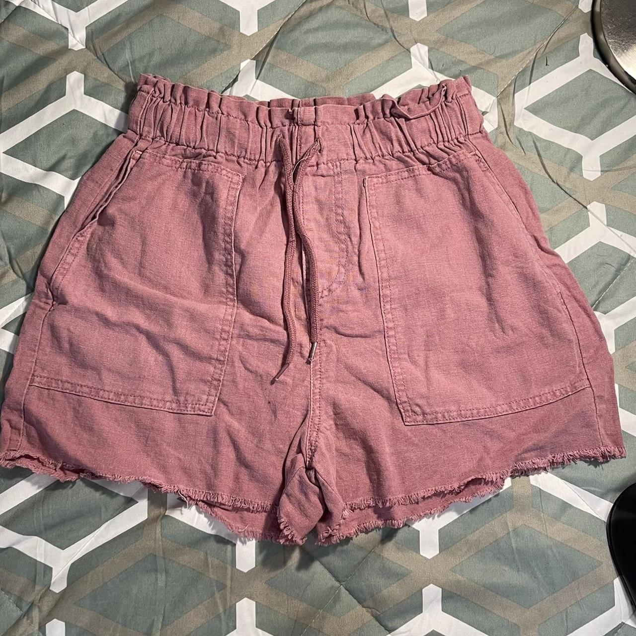 Super cute shorts size small - Depop