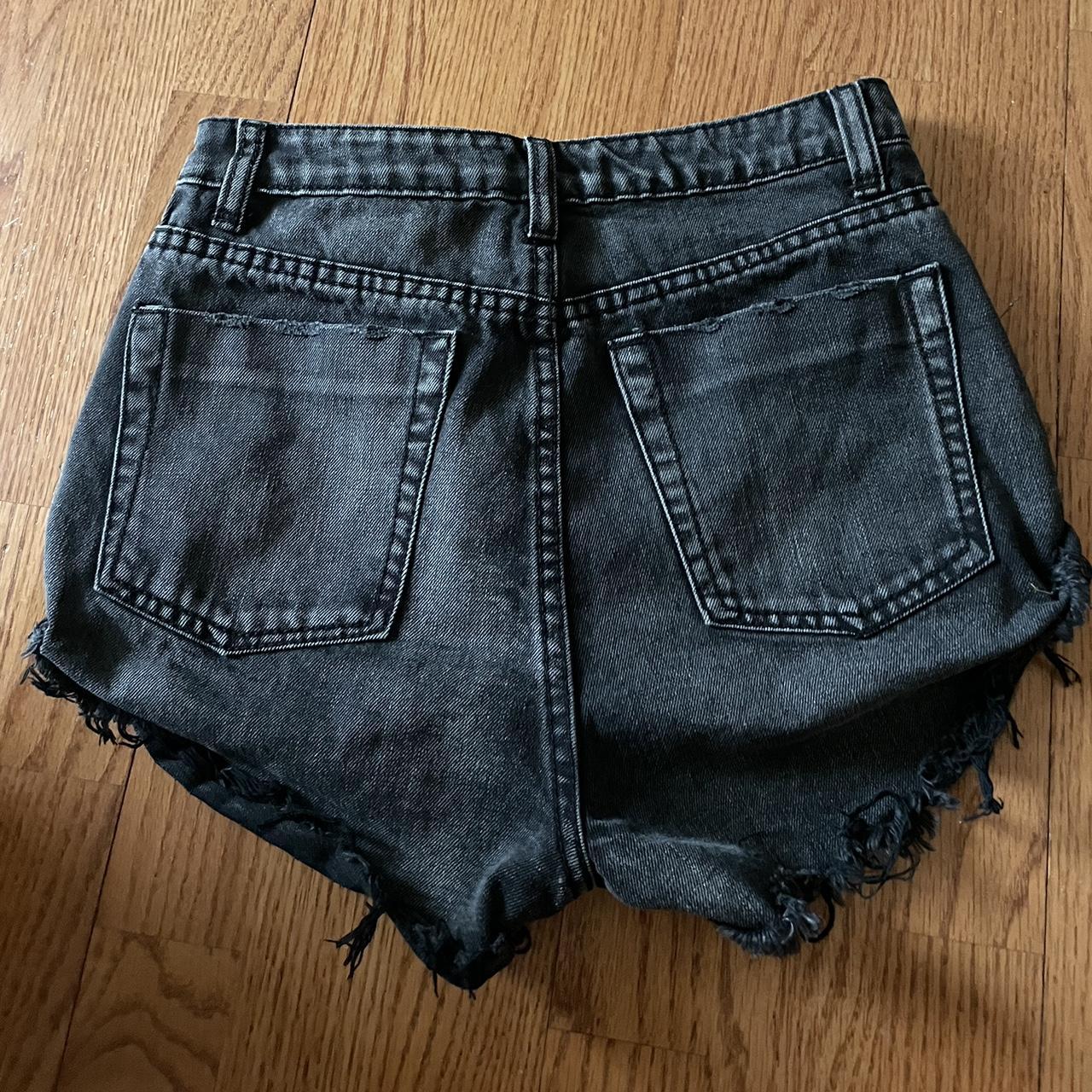 Super cute signature 8 shorts fits size 2 - Depop
