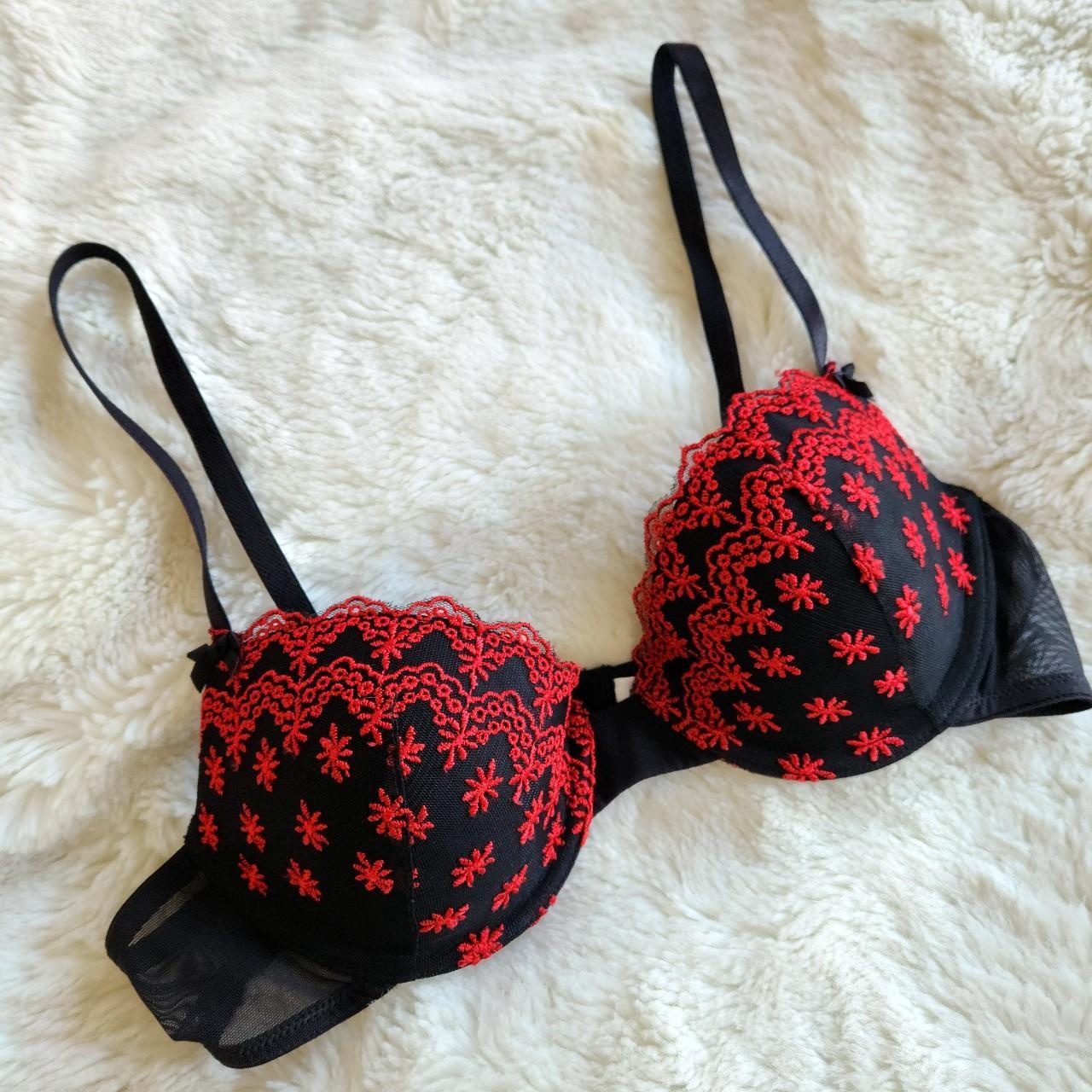 Black and red lace Maidenform bra Similar to... - Depop