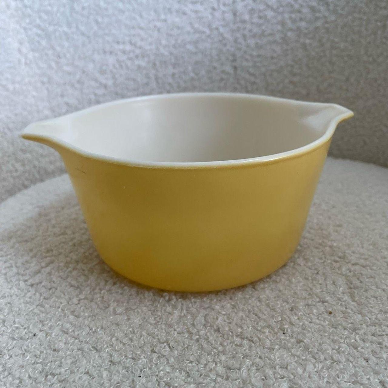Vintage Pyrex, 1 quart round bowl casserole with... - Depop