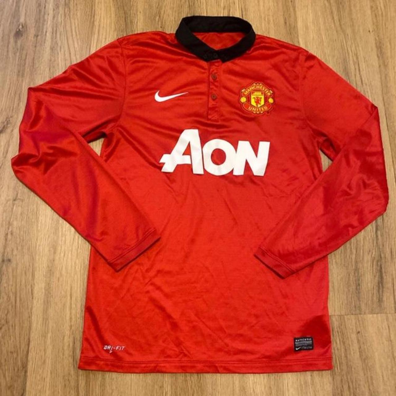 2013-14 Manchester United Home Nike Aon Football... - Depop