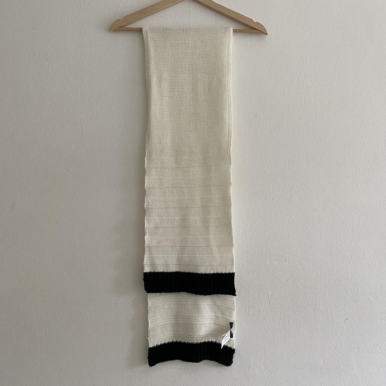 Sciarpa Sisley in acrilico. - Depop