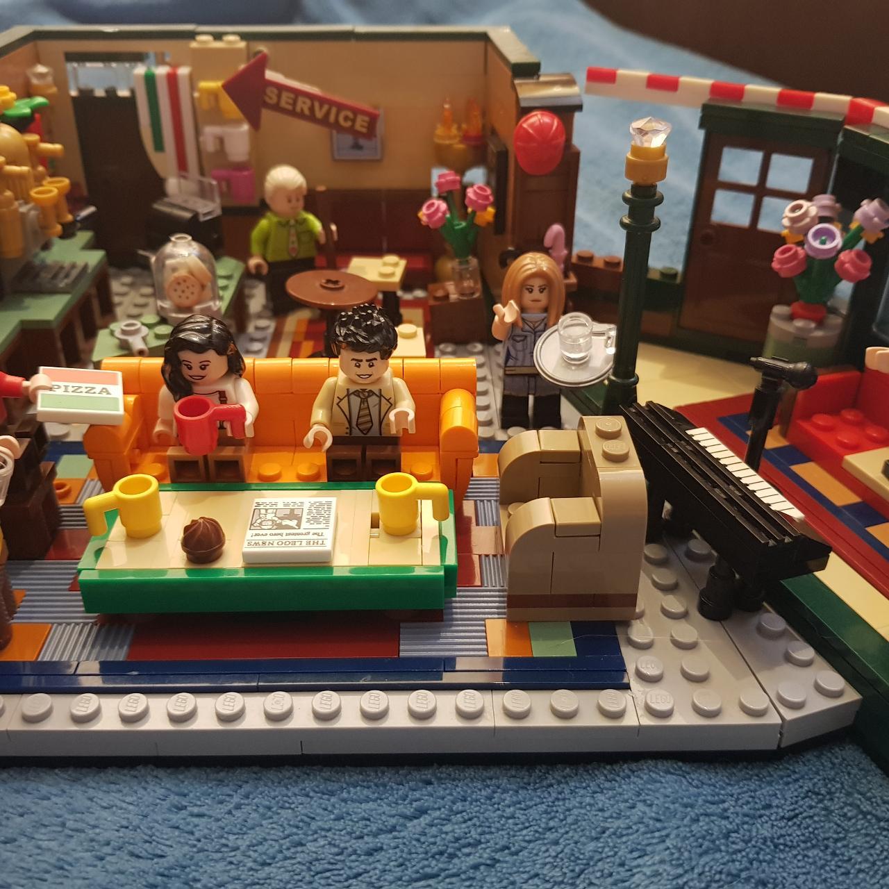 Lego Friends Cafe Central Perk. used and in good... - Depop