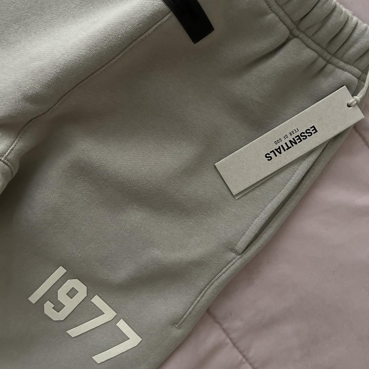 essentials sweats brand new kids M DM with questions - Depop