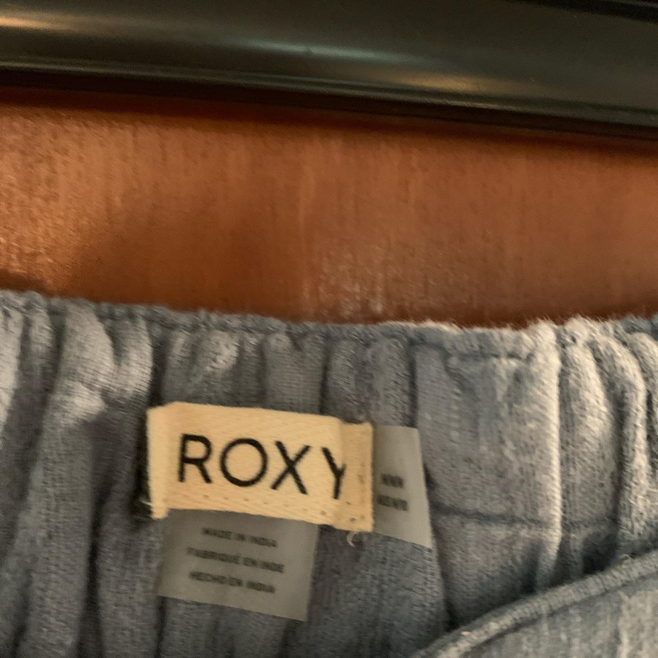 Blue denim looking Roxy set. The skirt has elastic... - Depop