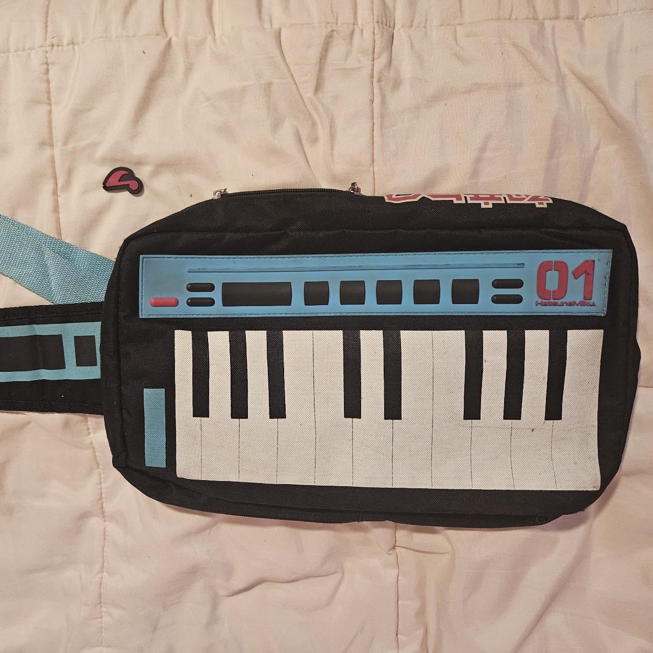 Thinkgeek Hatsune Miku Keytar Sling Bag In good... - Depop