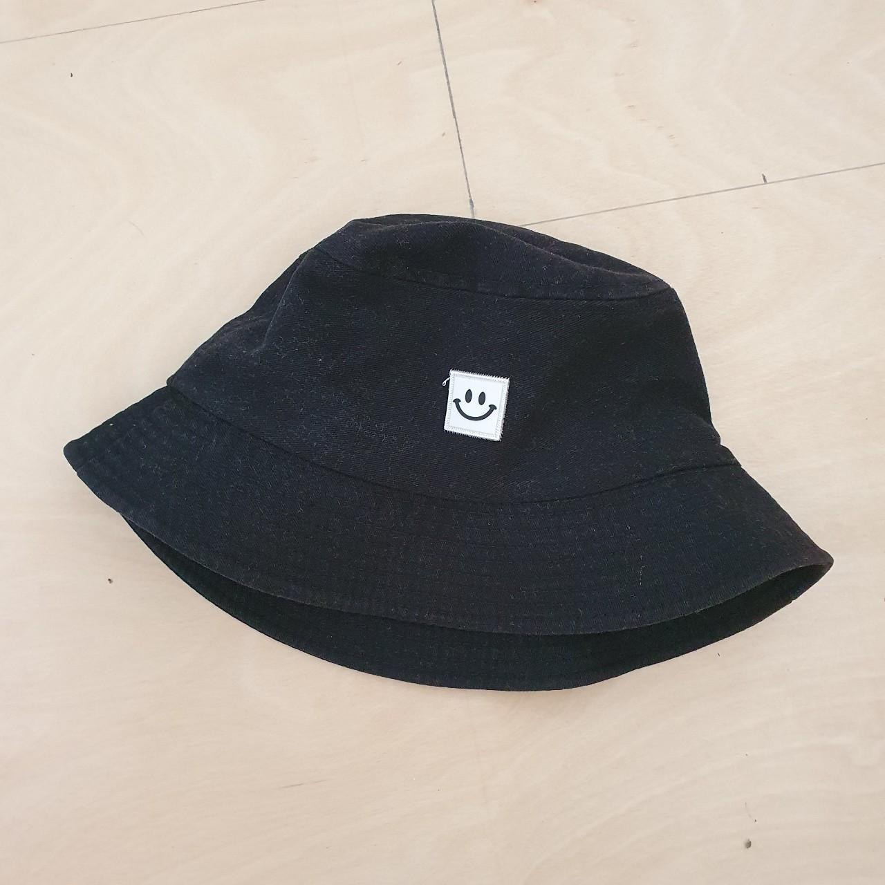 Black smiley face bucket hat - Depop