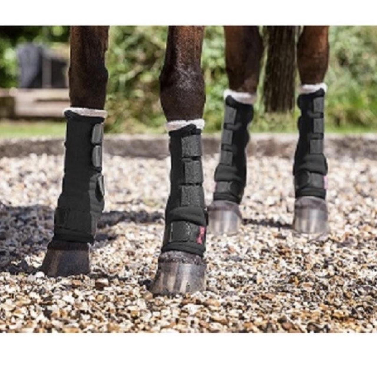 LeMieux Four Seasons Wicking Stable Travel... - Depop