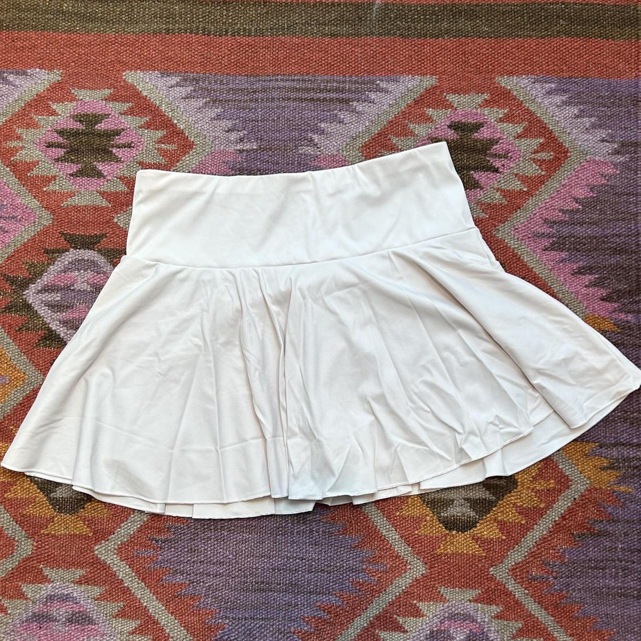 HALARA TENNIS SKORT 🤍🐇 This stretchy active skort... - Depop