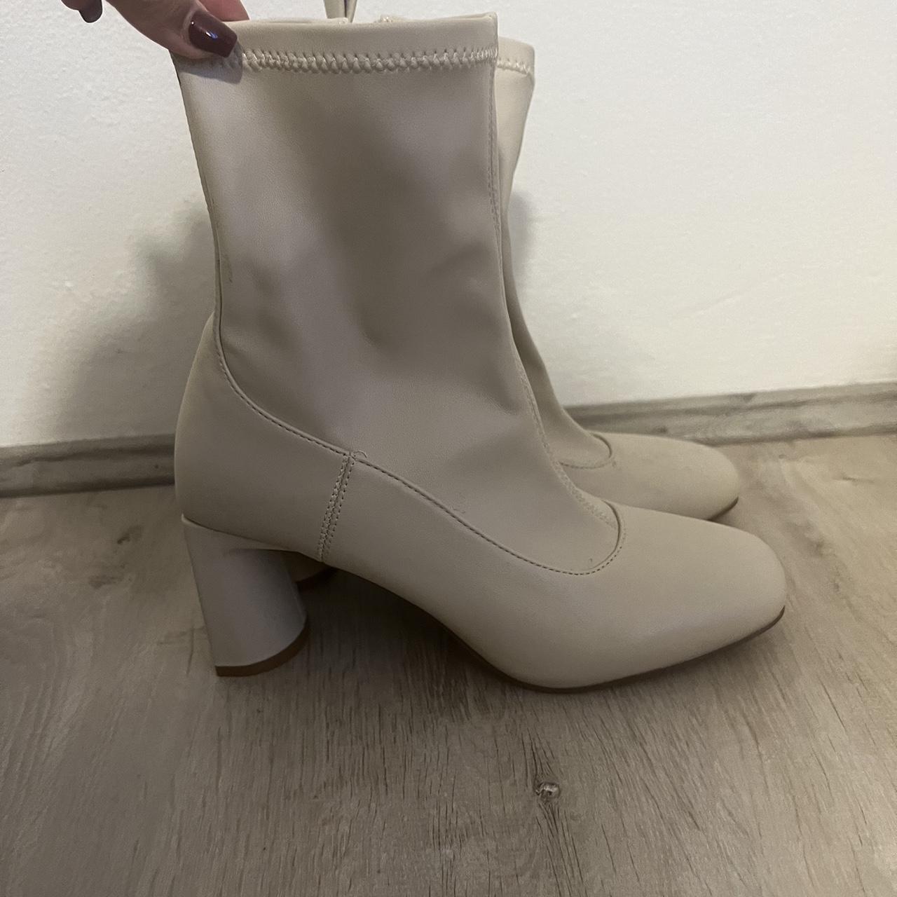 Cream coloured boots, low thin heel. No lining. Au 7 - Depop