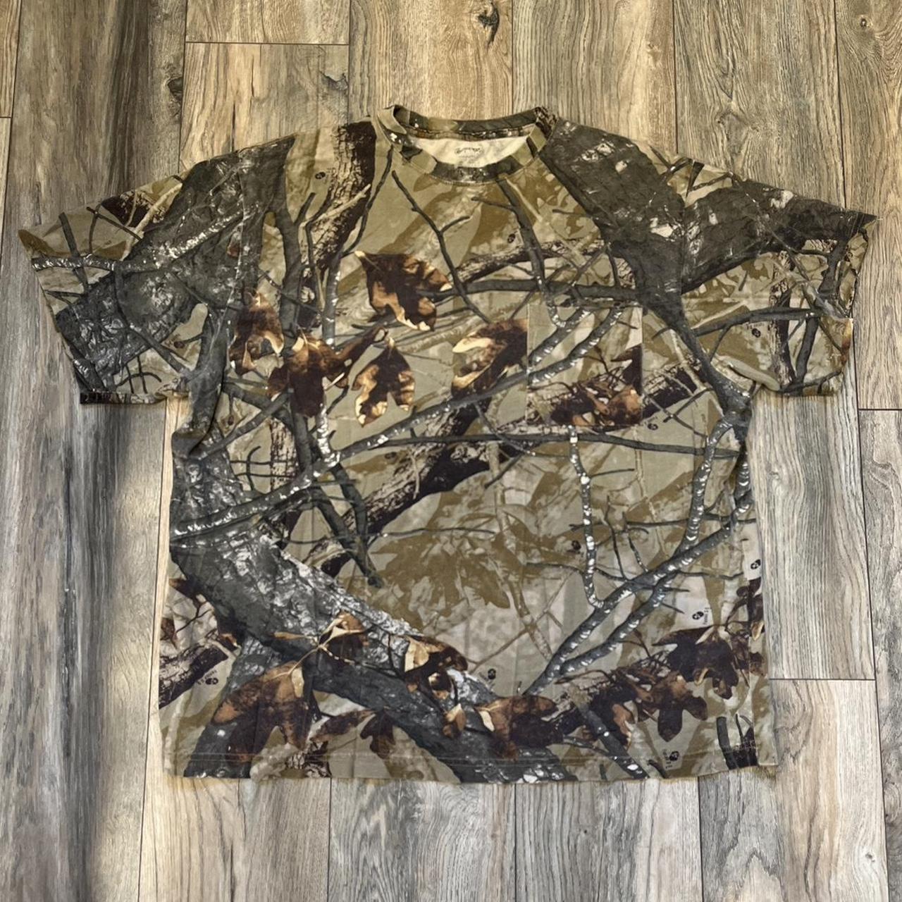 Real Tree Pocket Tshirt Super clean graphic - Depop