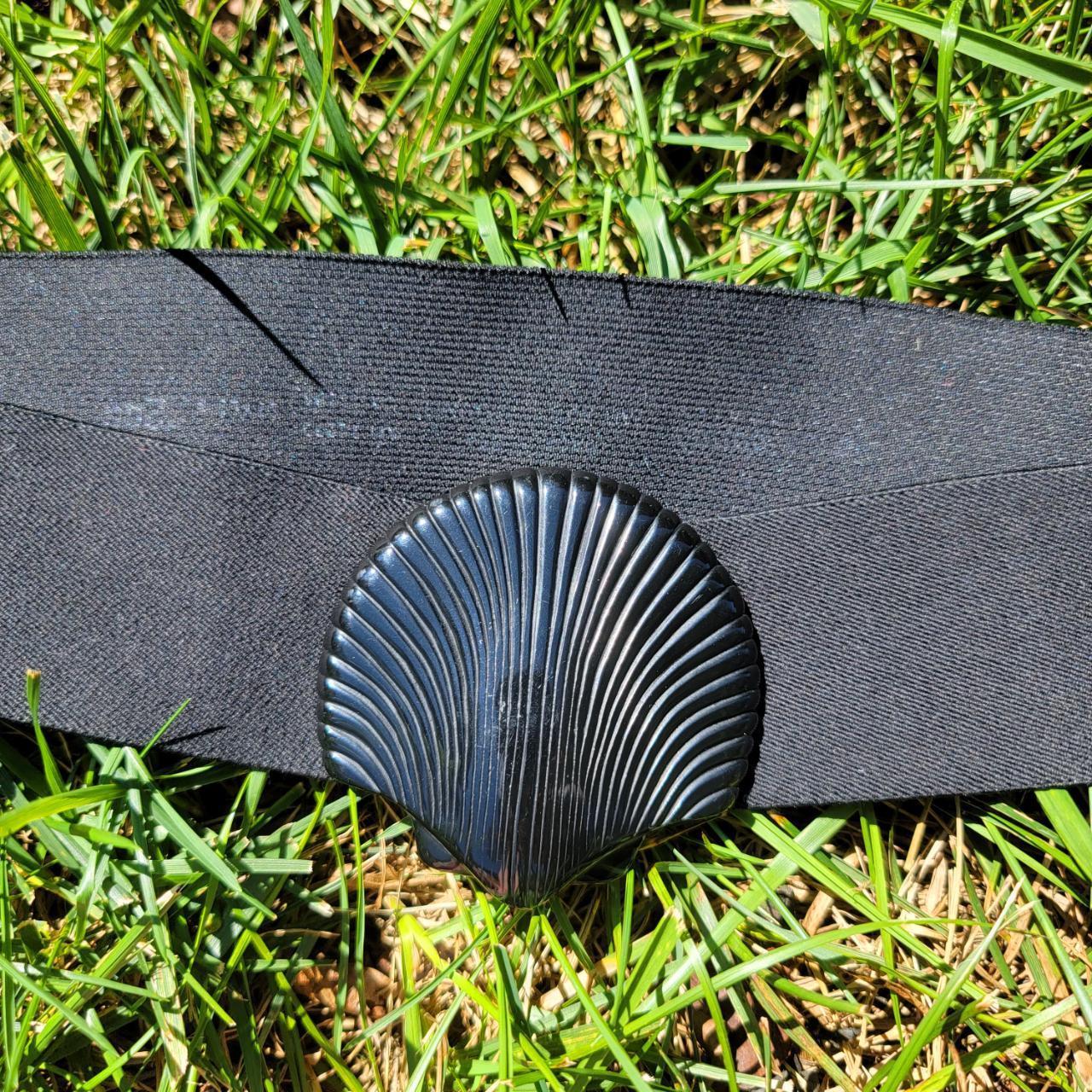 black elastic belt with shell clasp vintage ... - Depop