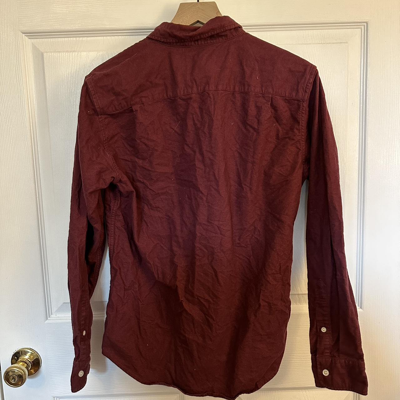 👕 maroon button up 👕 size small - Depop