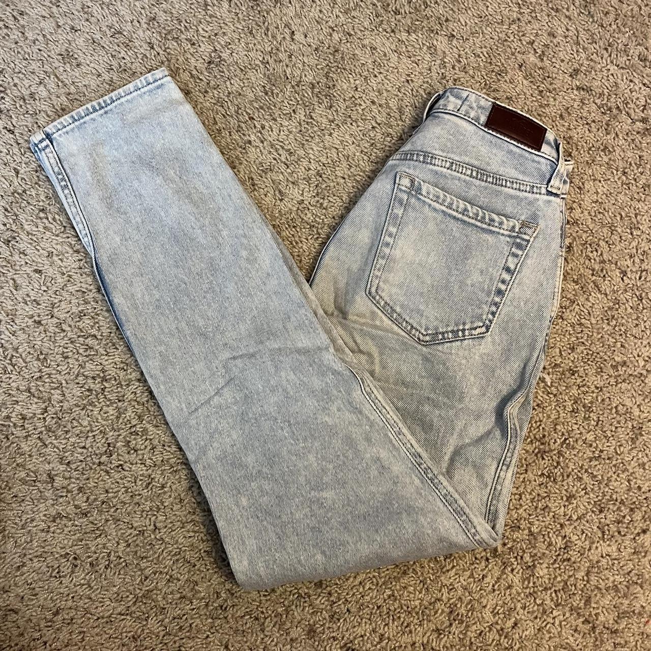 Hollister Light Wash Mom Jeans Waist 24 Length Depop