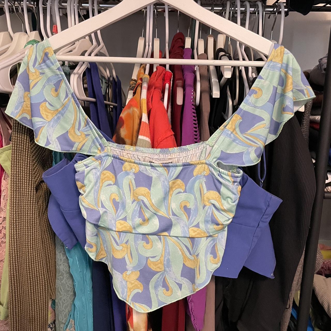 flow crop top - Depop