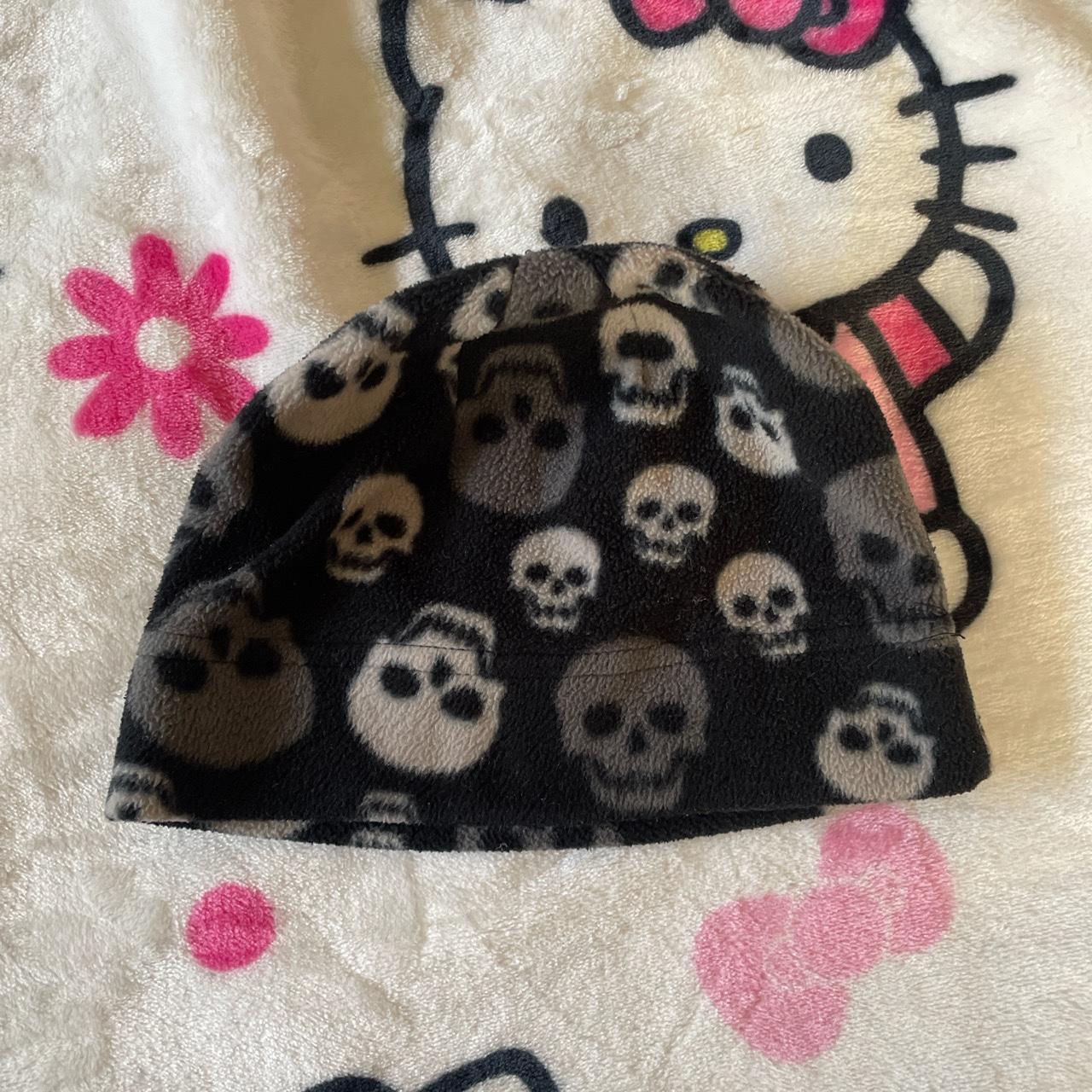 small black skull fitted cap - Depop