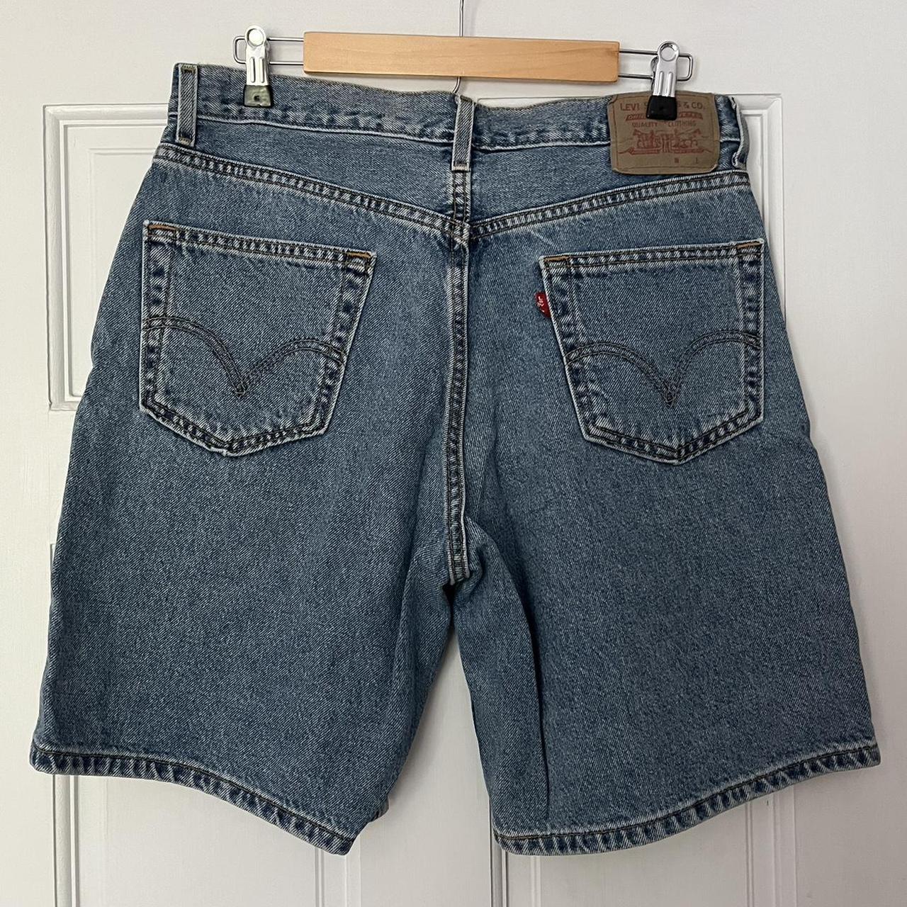 Levi 550 relaxed fit dad short Size 34 - Depop