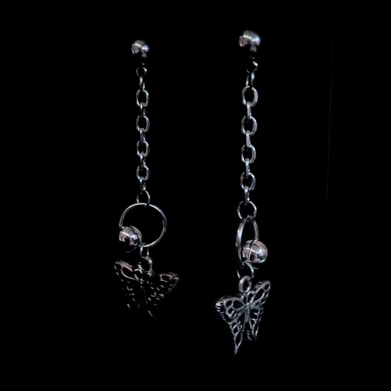 dangly chain moth and faux caprice bead ring post... - Depop