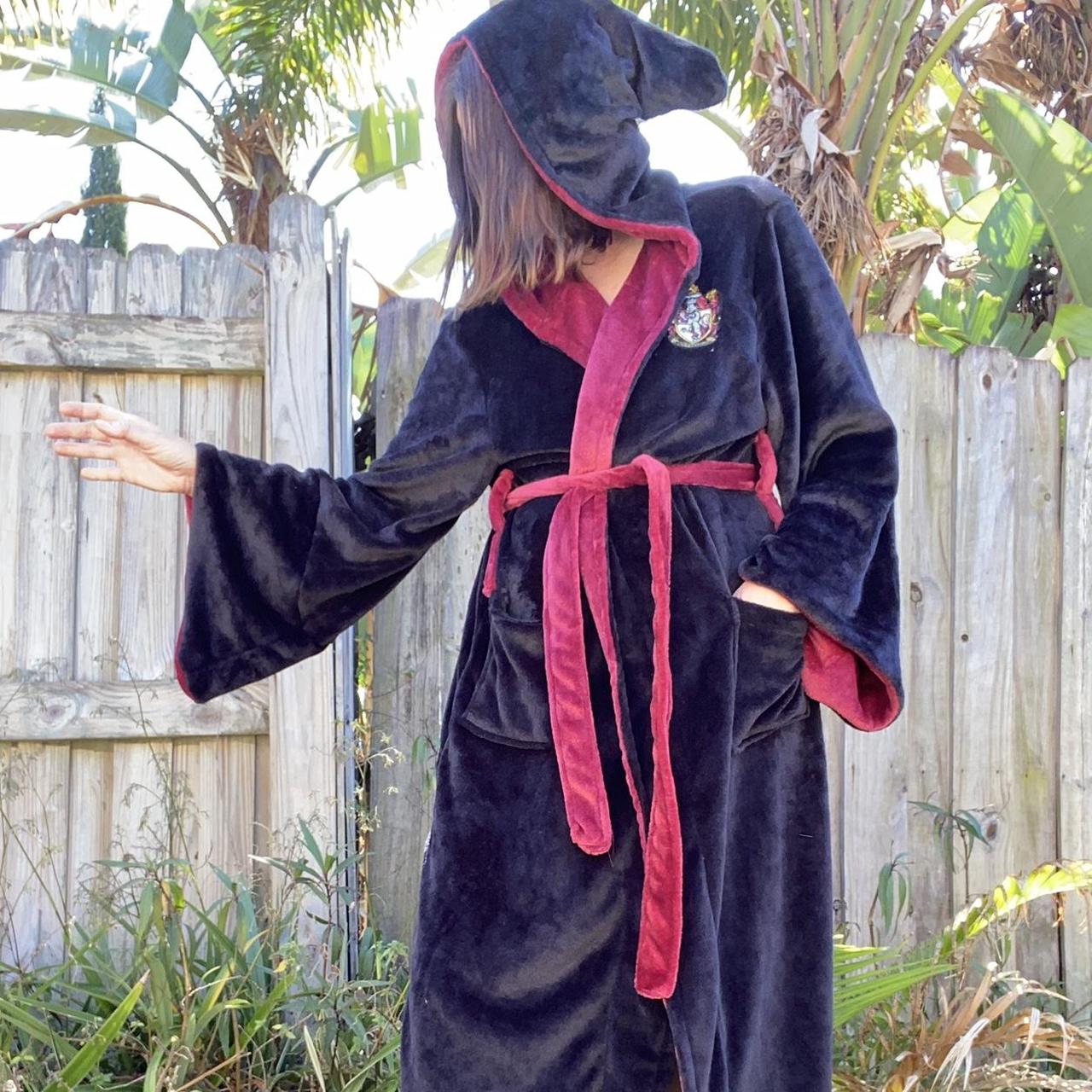 Harry Potter Men's Black and Burgundy Robe | Depop