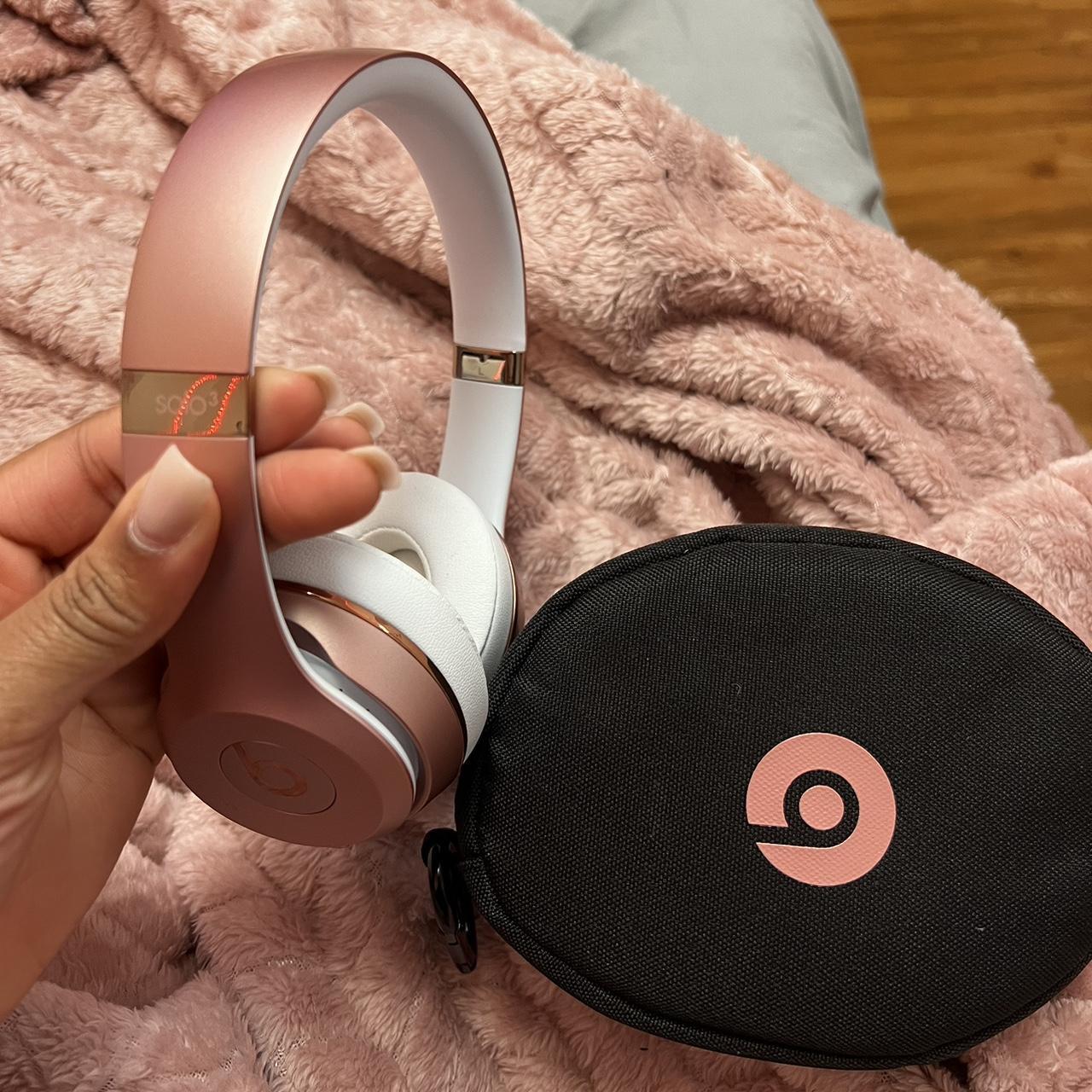 Pink Solo beats 3 brand new, only been worn... - Depop