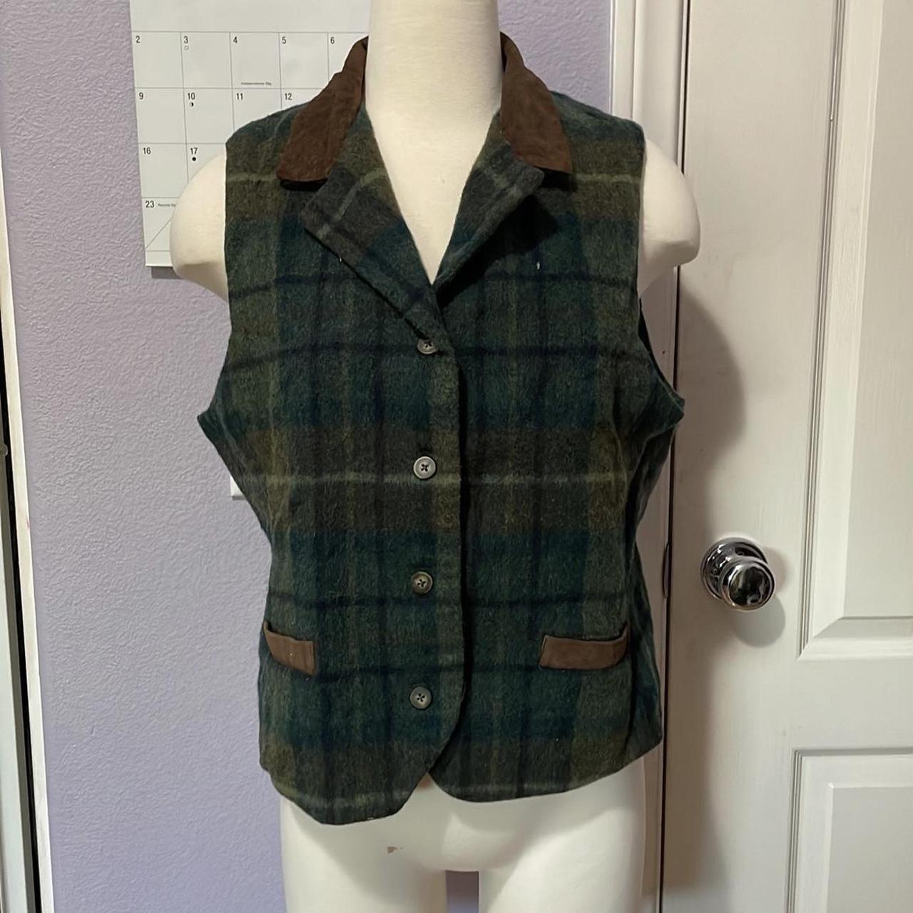 Green vest Good condition no flaws Includes lining - Depop