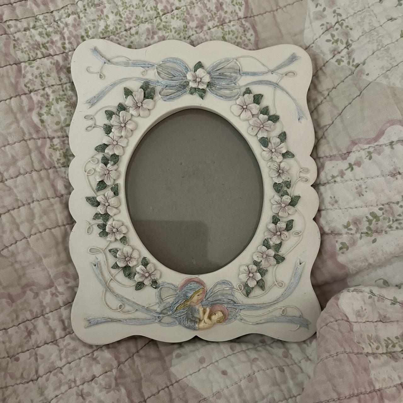 Coquette picture frame this is so cute I love it... - Depop