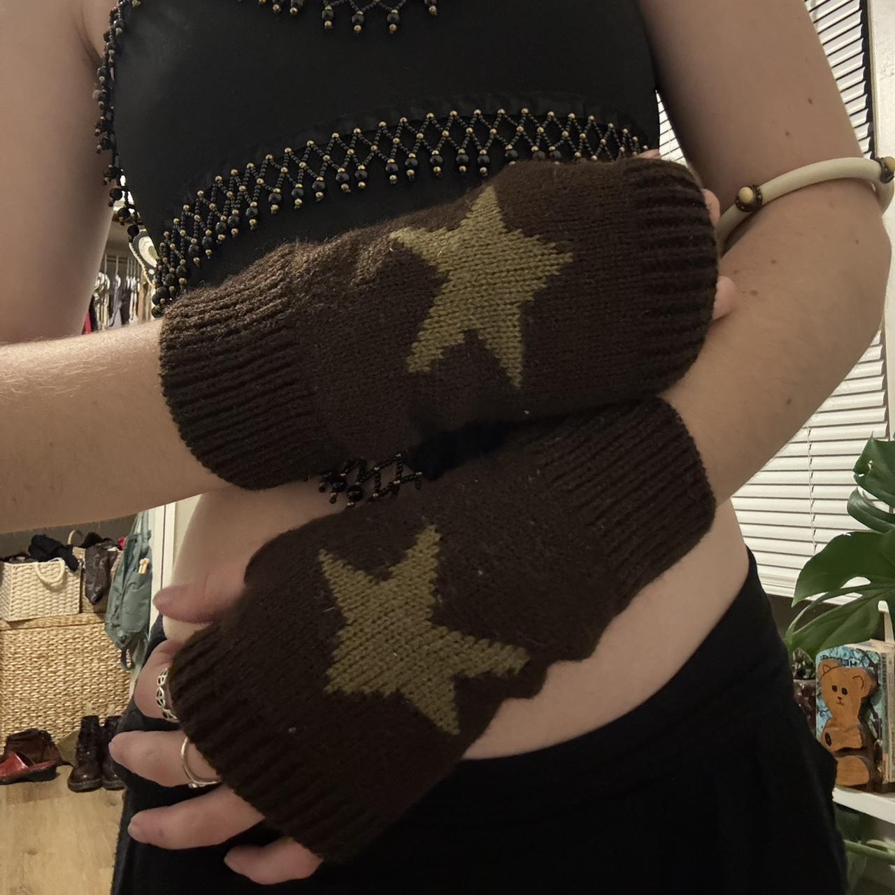 brown and tan star fingerless grunge gloves - Depop
