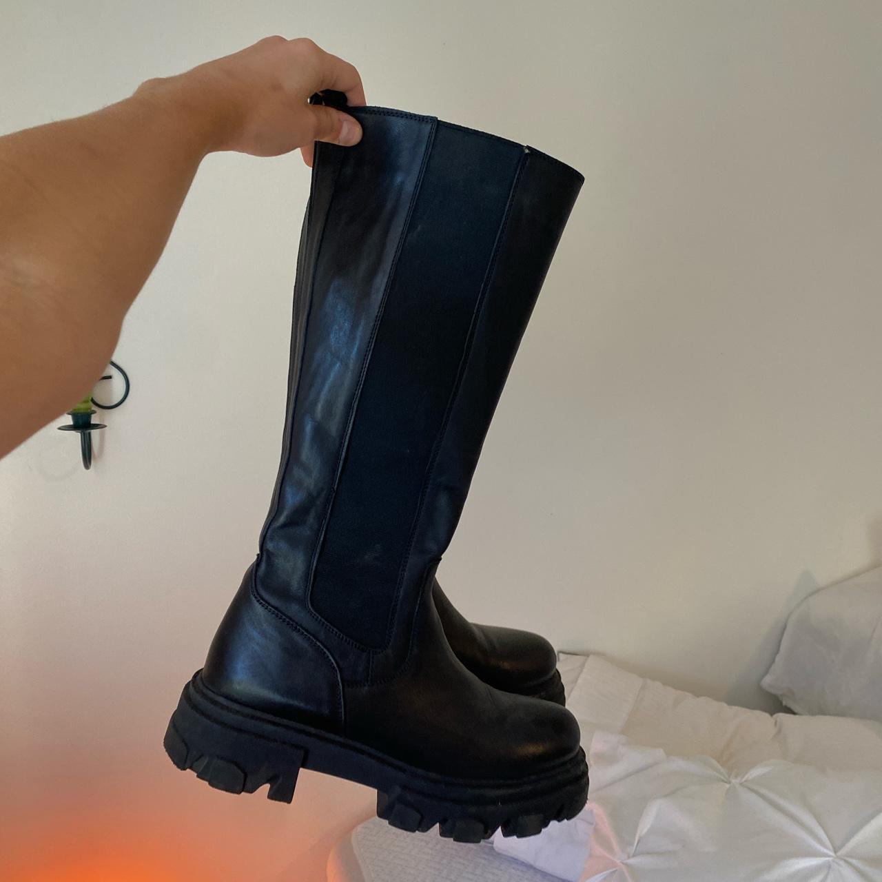 THEEE iconic Steve Madden lugg sole boots. I don’t... - Depop