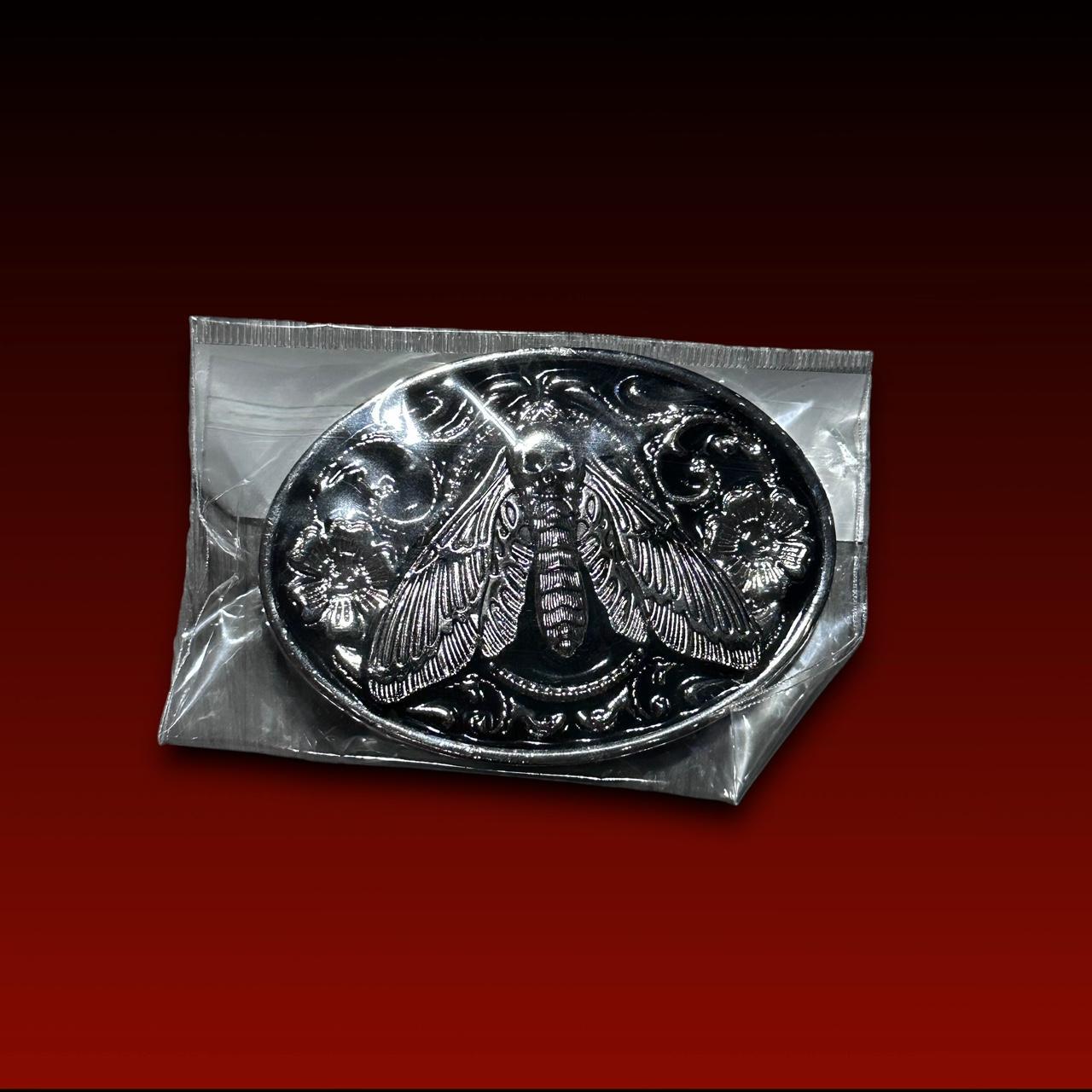 Skull moth belt buckle - Depop