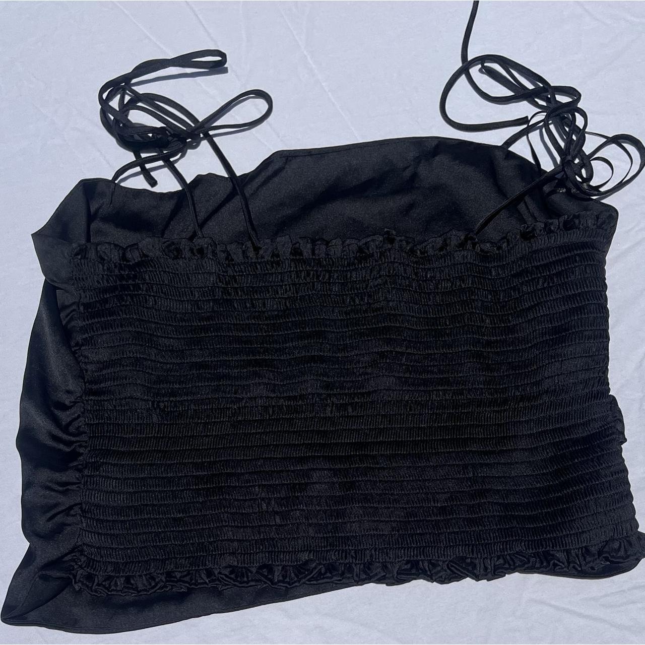 urban top w ribbed back super cute top and barely worn! - Depop