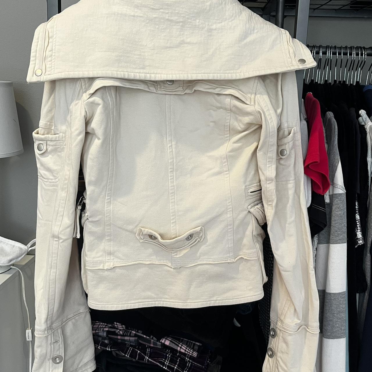 Cutest cream colored coat w/ oversized collar & lots... - Depop