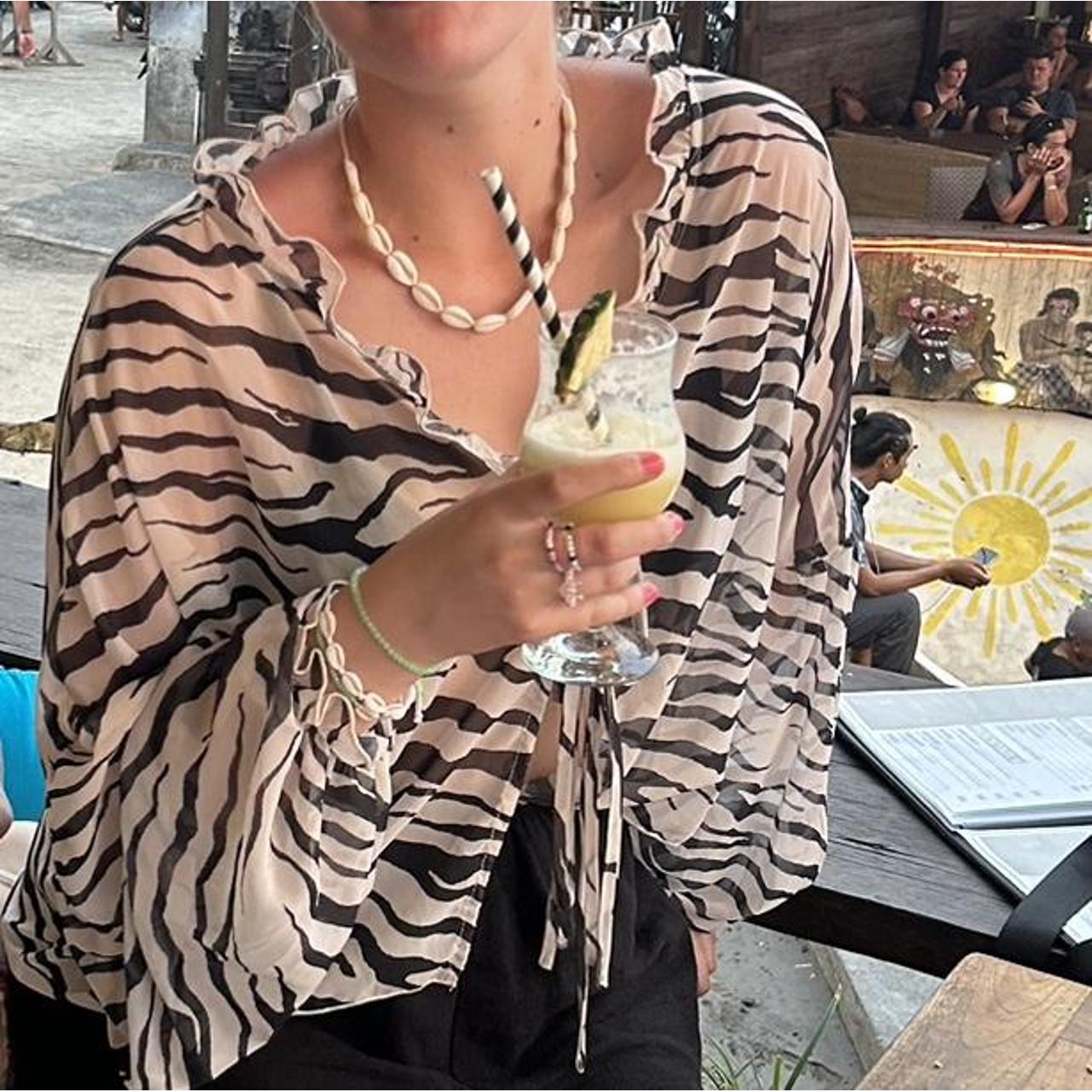 SNDYS isle zebra top Size 8/small Oversized fit... - Depop