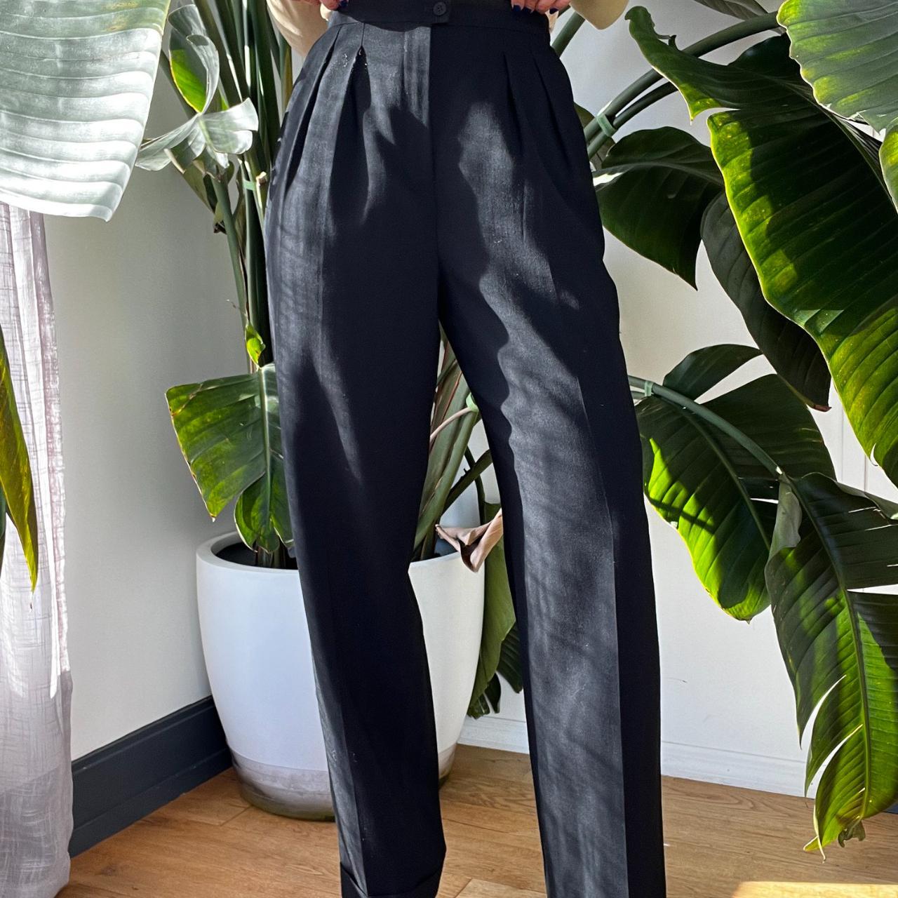 Gorgeously structured Jones NY wool pleated trousers... - Depop