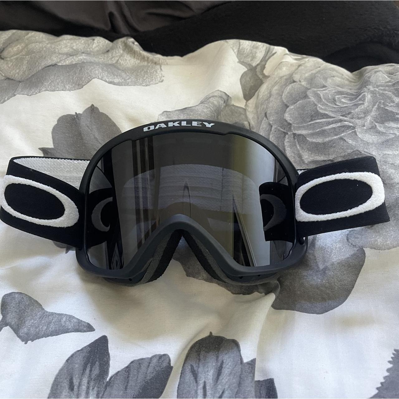 Oakley matte black snow goggles only worn three... - Depop