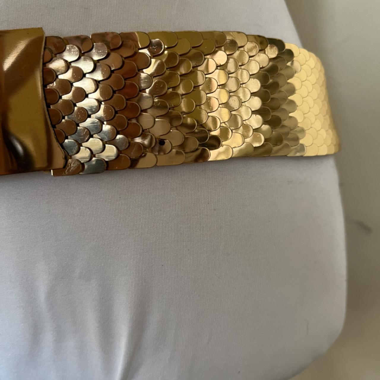 gold metal belt with flower buckle. stretchy - Depop